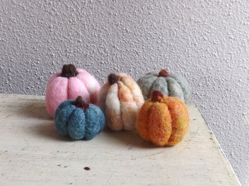 5 Miniature Pumpkins - Felted Wool Set of 5 Pumpkins - Fall Deco - Liz ...